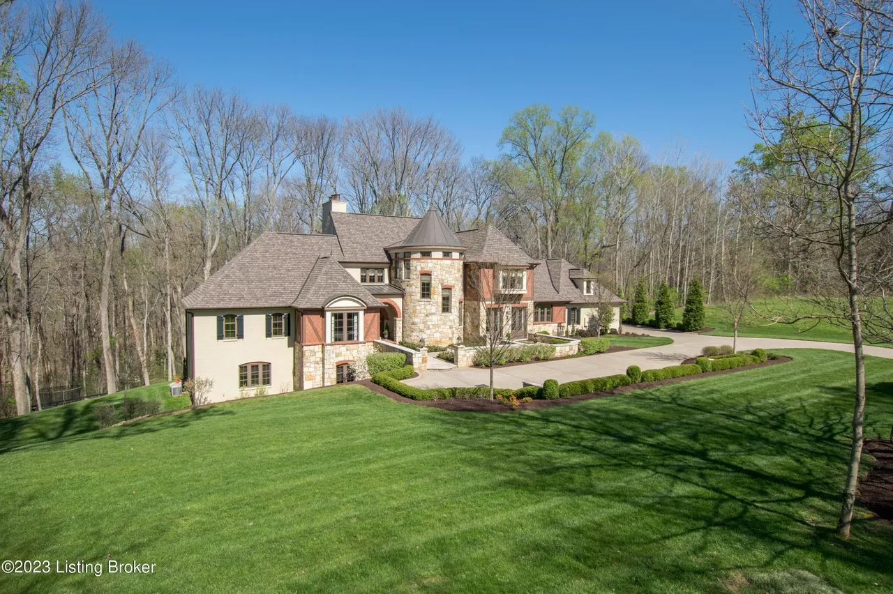 PHOTOS: This Kentucky Mansion Looks Like A Modern Fairytale Castle ...